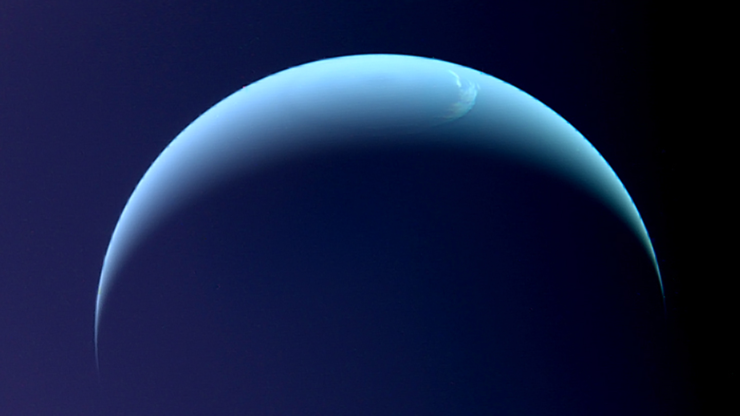 New thermal maps of Neptune reveal surprising temperature swings ...