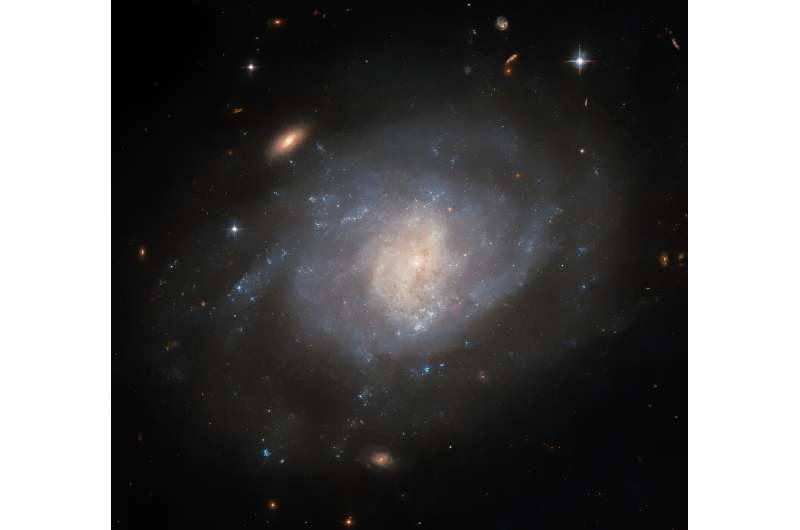 Hubble images NGC 941, a spiral galaxy with an explosive past - Ideas ...